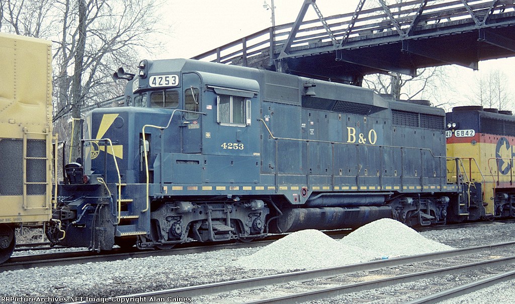 CSX GP-30 4253